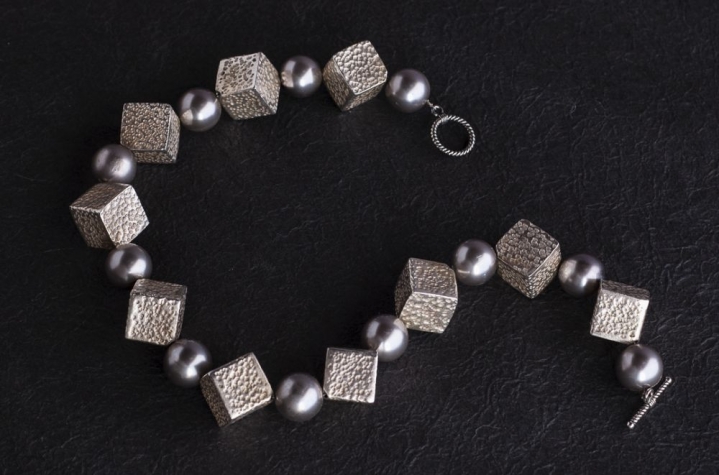 Featured Jewelry – San Francisco Women Artists